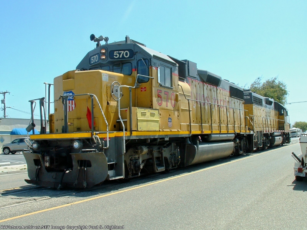 UP 570 and LLPX 2226